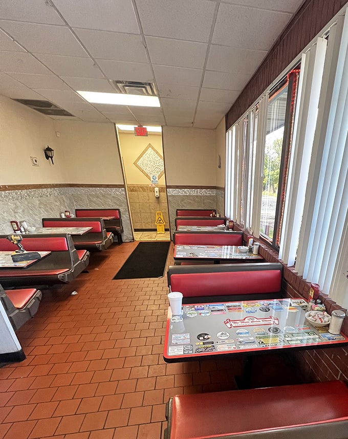 Classic red vinyl booths and terra cotta floors – where conversations have flowed as freely as the coffee for decades. The diner equivalent of a warm hug.