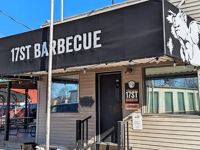 17th Street Barbecue doesn't need fancy frills – that flying pig logo tells you everything you need to know about their heavenly smoked meats.
