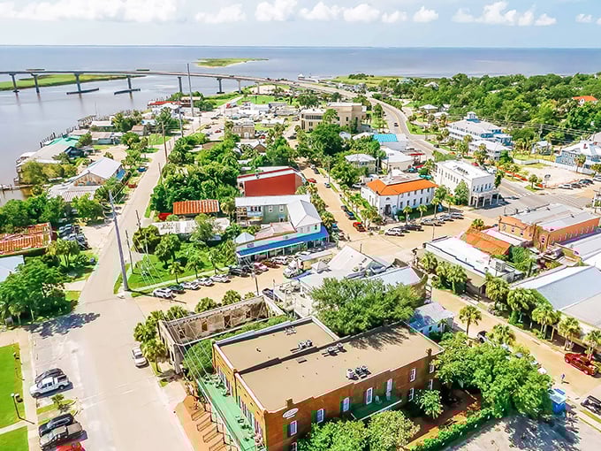 Apalachicola spreads out like a quaint Southern novel, each building a chapter waiting to be explored.