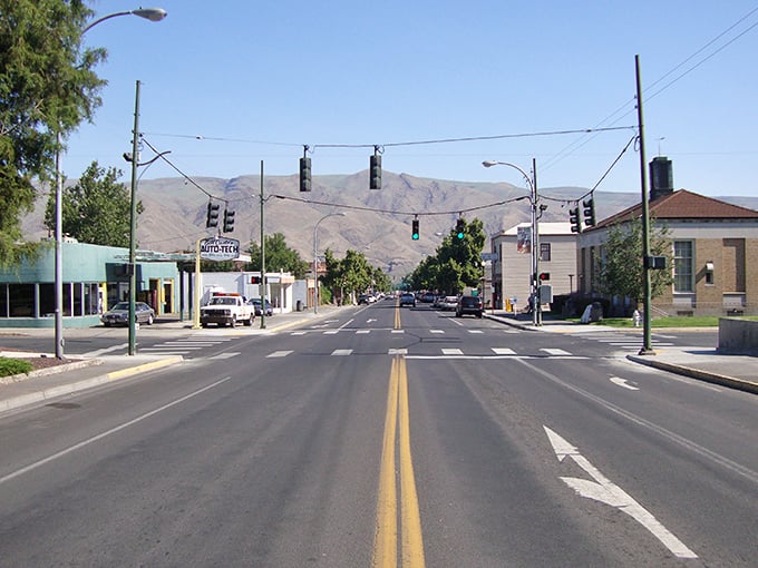 Clarkston's wide streets and mountain backdrop create a postcard-worthy scene. This is what retirement dreams are made of—affordable and beautiful.