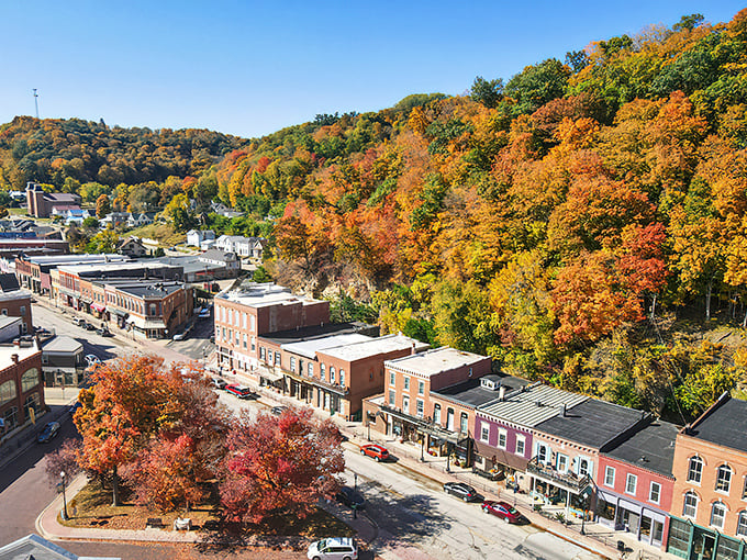 McGregor's autumn spectacular – where Mississippi River bluffs dress up in their Sunday best for your viewing pleasure.