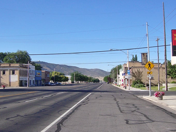 Wide open streets and endless possibilities define this budget-friendly Interstate 15 community.