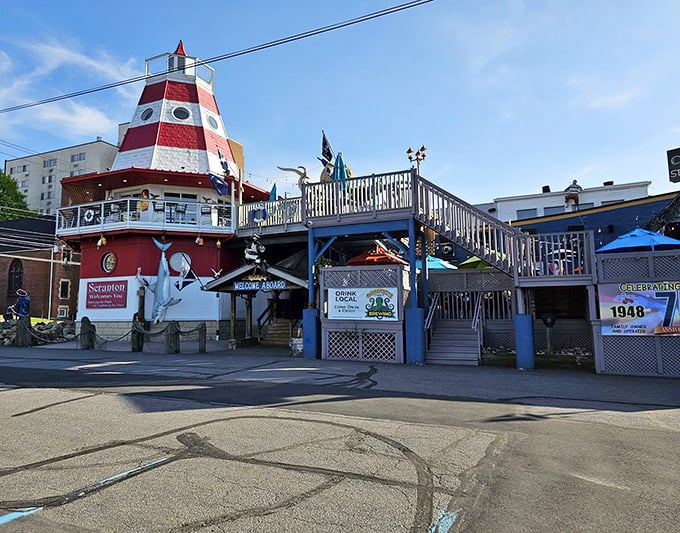 This red-and-white lighthouse isn't lost at sea – it's guiding hungry Pennsylvanians to seafood heaven.