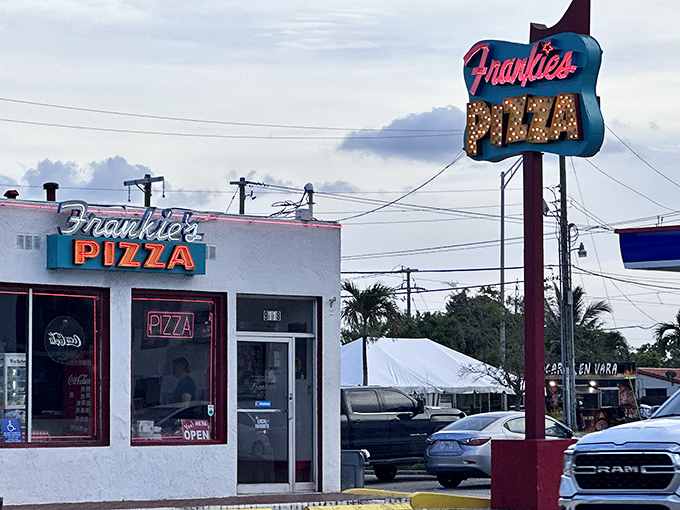 That classic pizzeria look that says "We've been doing this right since bell-bottoms were cool."