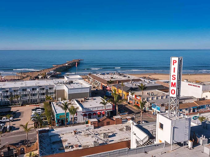 Downtown sits steps from the surf, so you can grab lunch without losing your perfect parking spot.