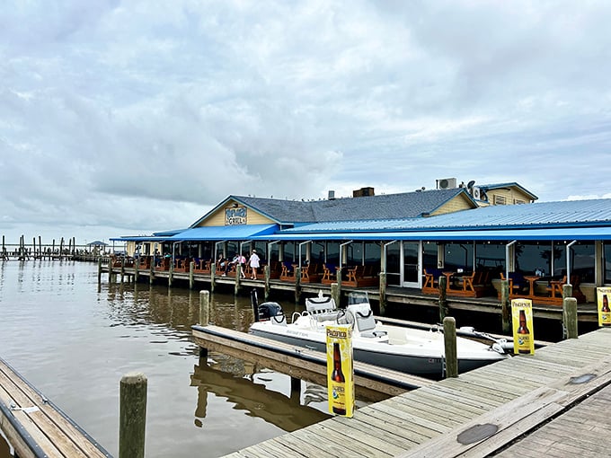 Boats bobbing nearby hint at Topwater's commitment to freshness. This waterfront spot screams "vacation mode: activated!"