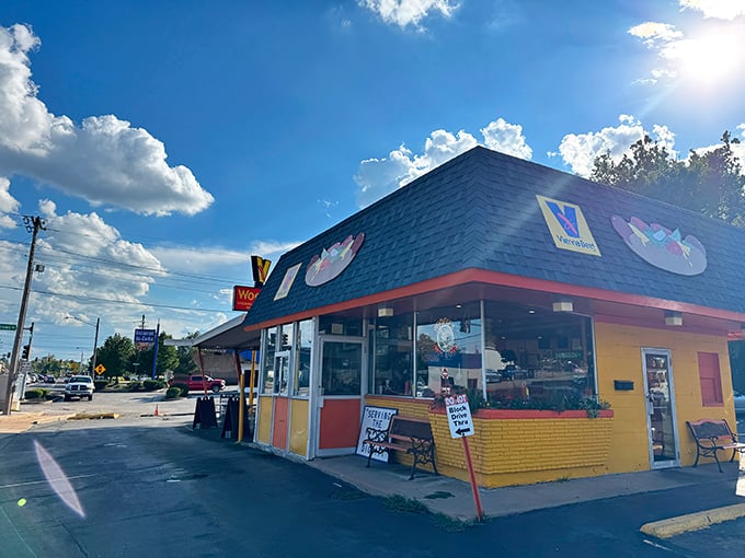 Vienna Beef signs don't lie - this colorful St. Louis spot takes its frankfurters seriously indeed.
