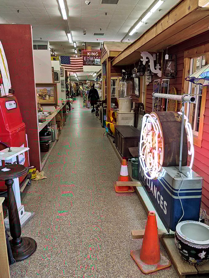 Every aisle tells a story – from vintage Appliances signs to classic Americana. The treasure hunt begins with your first step.