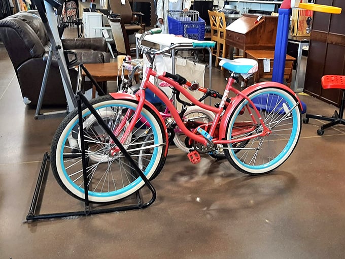 That coral bicycle isn't just transportation—it's childhood nostalgia with turquoise rims. Someone's summer adventure is waiting at a price that won't deflate your wallet.