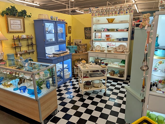 This retro kitchen display isn't just selling glassware—it's offering you the childhood memories of breakfast at Grandma's, checkered floor and all.