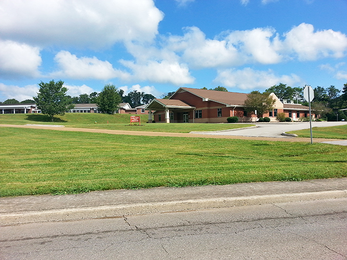 Small-town infrastructure with big-time charm—even the Loudon County Health Department seems to invite you to stay awhile.