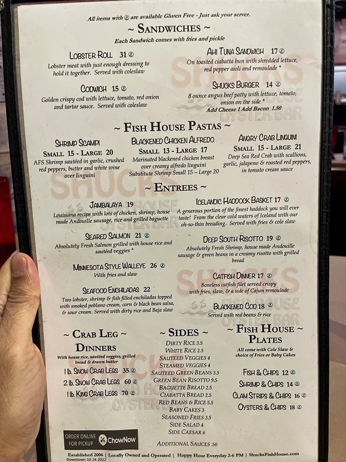 The menu reads like a love letter to the ocean – from lobster rolls to Icelandic haddock. Decisions this difficult should come with a therapist.