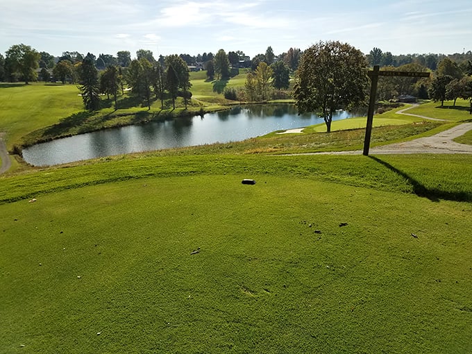 The Steubenville Country Club offers retirees affordable golf with serene water features. No wonder locals call this "therapy with a view."