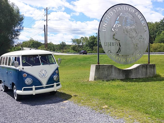 Classic meets colossal – a vintage VW bus pays homage to America's oversized roadside charm. Road trip perfection captured in one frame.