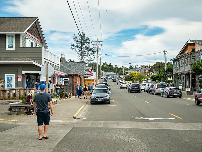 Main Street, USA with a Pacific twist. Laneda Avenue stretches from Highway 101 straight to the beach, creating the perfect small-town thoroughfare.