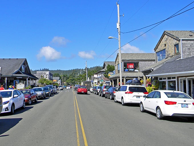 The main drag offers everything from saltwater taffy to fine art, all within earshot of crashing waves and squawking seagulls.