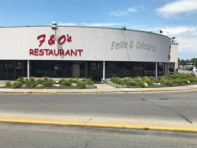 F&O's unassuming exterior hides Chicago-style treasures within. Like finding a pizza speakeasy in plain sight!