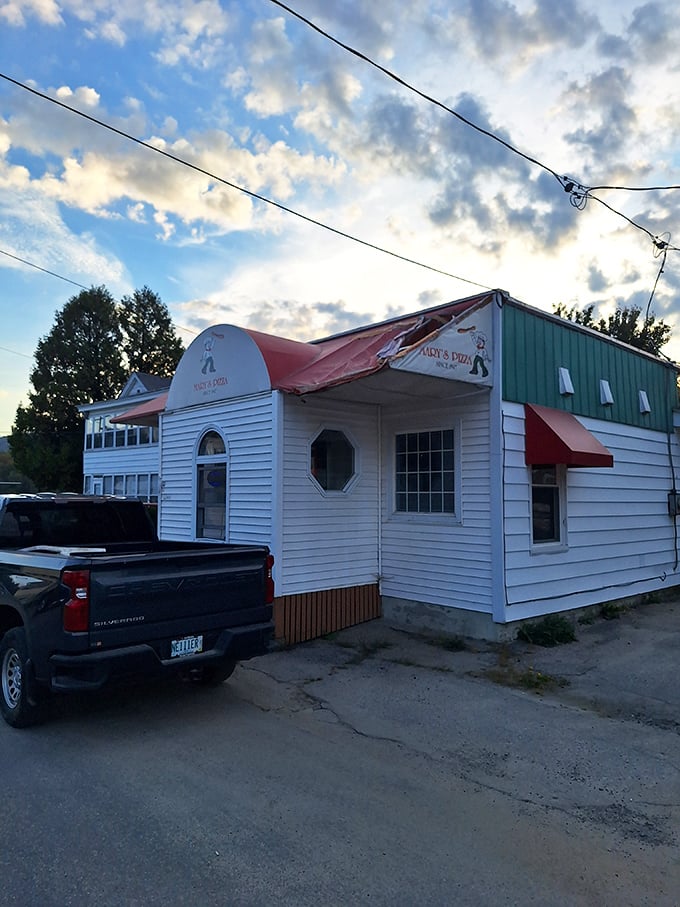 That red and white exterior whispers "local favorite" to anyone who knows good pizza.