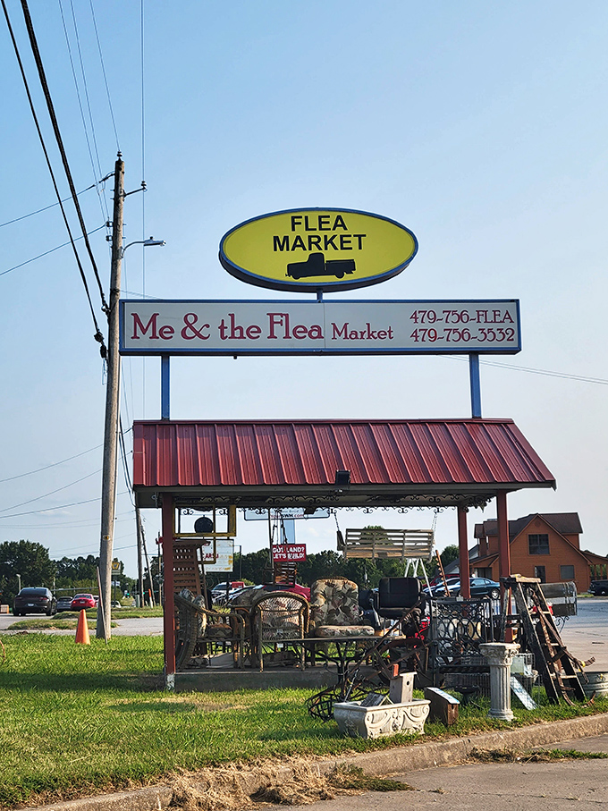 That roadside sign promises treasures ahead - like a beacon for bargain hunters everywhere.