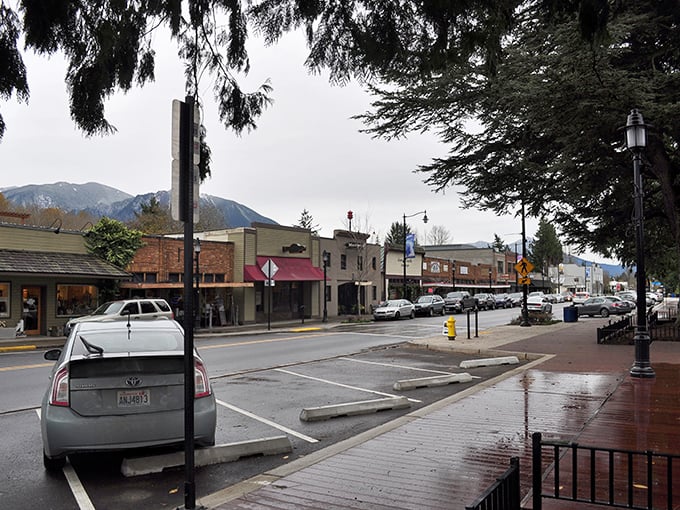 Snoqualmie's wooden boardwalks and Western-style storefronts transport you straight back to the 1800s. Saddle up for a stroll through living history!