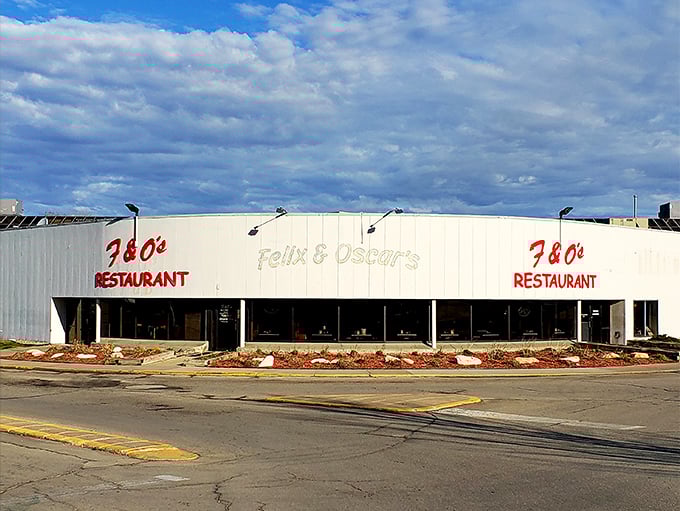 Felix and Oscar's might look modest from the outside, but inside? Deep-dish dreams come true in Des Moines.