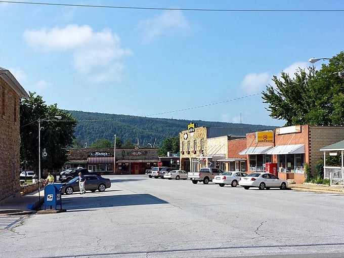 Downtown streets invite leisurely strolls past shops selling handmade treasures and old-time instruments that tell mountain stories perfectly.
