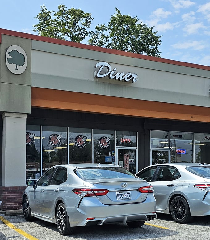 Where morning meetings happen over eggs and hash browns—this unassuming spot has probably solved more of life's problems than any therapist.