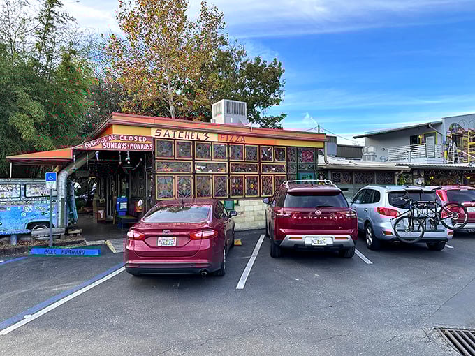 Lightning bolt signs and eclectic vibes – where Gainesville gets its pizza with personality.