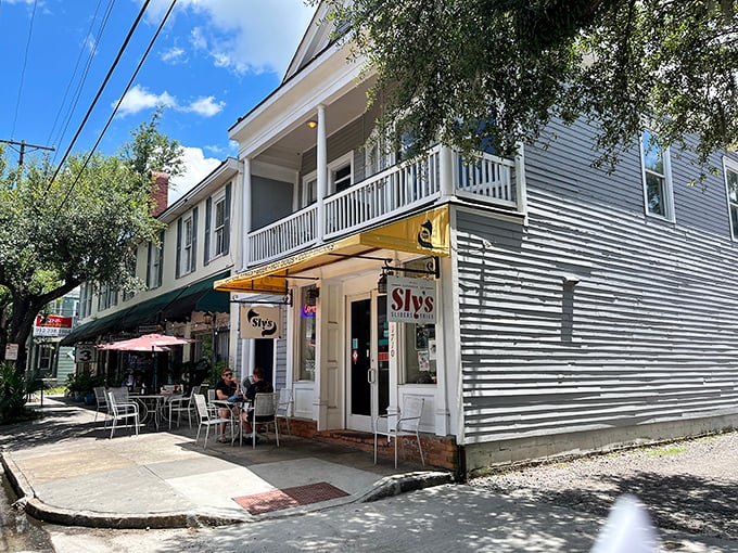 Classic Savannah architecture meets modern comfort in this perfectly preserved slice of culinary history.