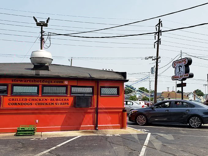 The side view reveals Stewart's true colors – a hot dog institution where "grilled chicken" is just something to mention on the sign.