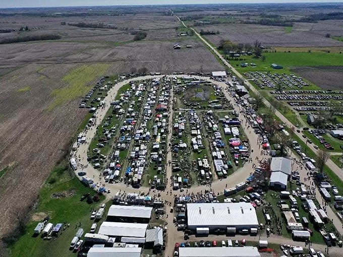 From above, this market looks like a treasure-hunter's dream circle, packed with hundreds of vendors and endless possibilities.