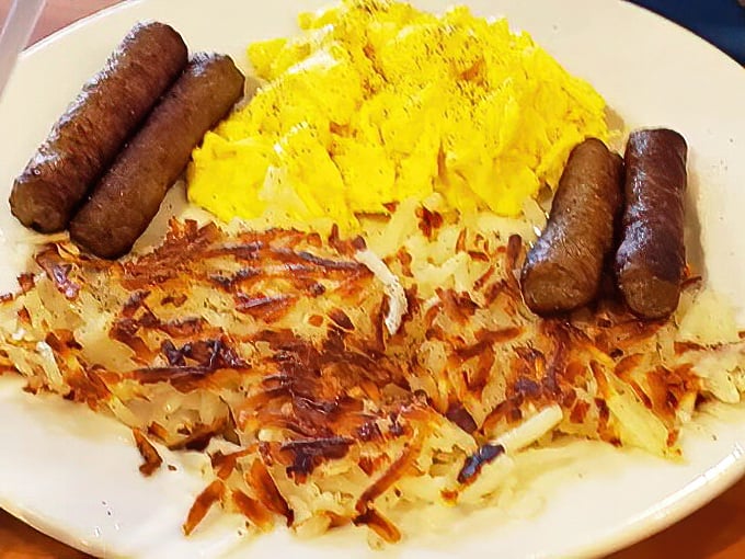 Breakfast geometry at its finest: golden hash browns with perfect crispy-to-soft ratio, eggs sunny as a Chicago summer day.