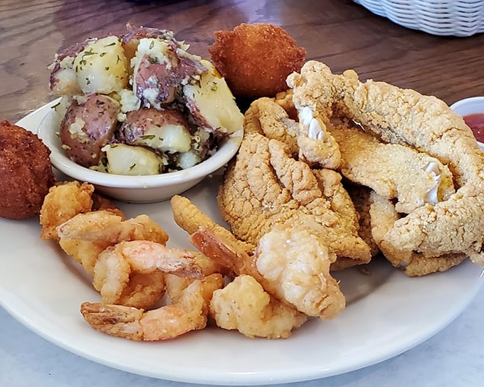 Not all heroes wear capes – some arrive on white plates with golden-fried shrimp, catfish, and potato salad. A Mississippi feast worth every calorie.