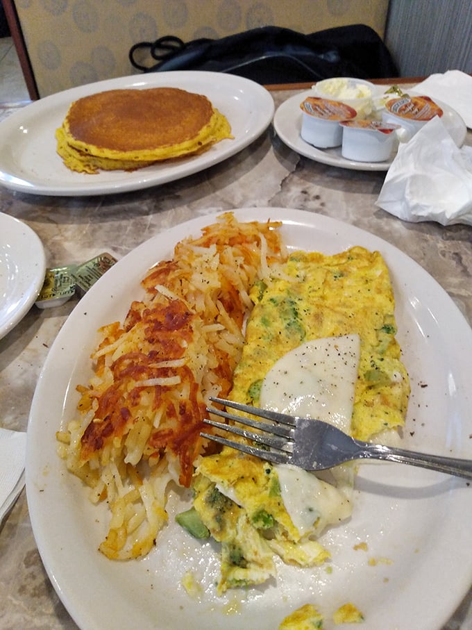 Those home fries aren't just crispy—they're the reason alarm clocks were invented. Worth getting out of bed for, every single time.