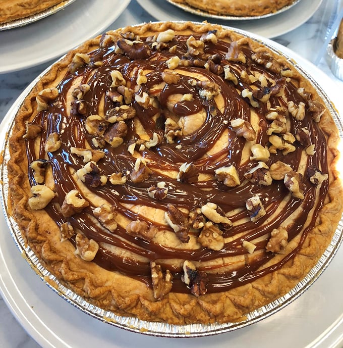This caramel apple pie with walnuts isn't just dessert – it's an edible love letter to autumn that would make even the most sophisticated pastry chef weep with joy.