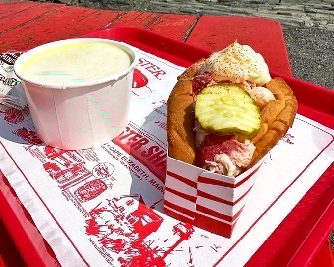 The star of the show: a perfect lobster roll with a pickle crown. Sweet meat, toasted bun, minimal fuss – maximum pleasure.