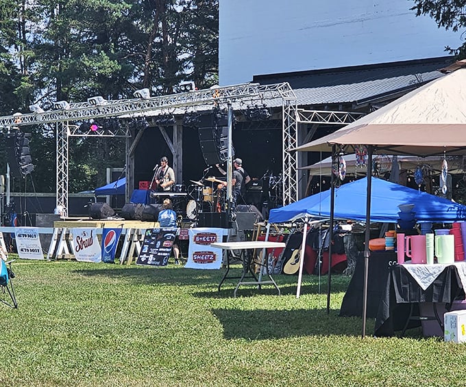 Live music under open skies—because sometimes the pre-show entertainment rivals the main feature. Woodstock meets Hollywood in rural Pennsylvania.