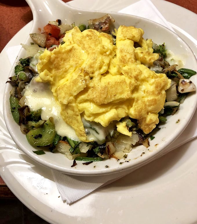 A veggie skillet that proves vegetables can party too – crispy potatoes beneath, fluffy eggs above, and a vegetable fiesta in between.