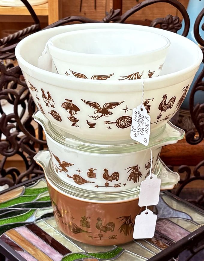 Pyrex bowls with Early American rooster patterns—the unsung heroes of countless Thanksgiving dinners and church potlucks across Georgia.