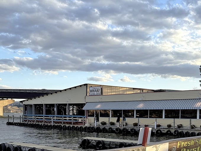 Dining on the water without leaving Arkansas – now that's what I call lakeside luxury.