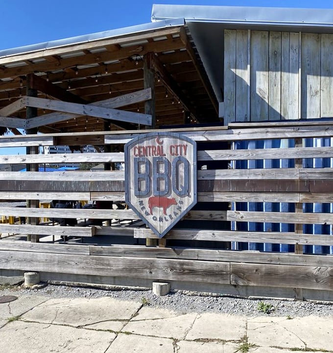 That wooden fence isn't just for show – it's containing some of the most magnificent barbecue aromas in the city.
