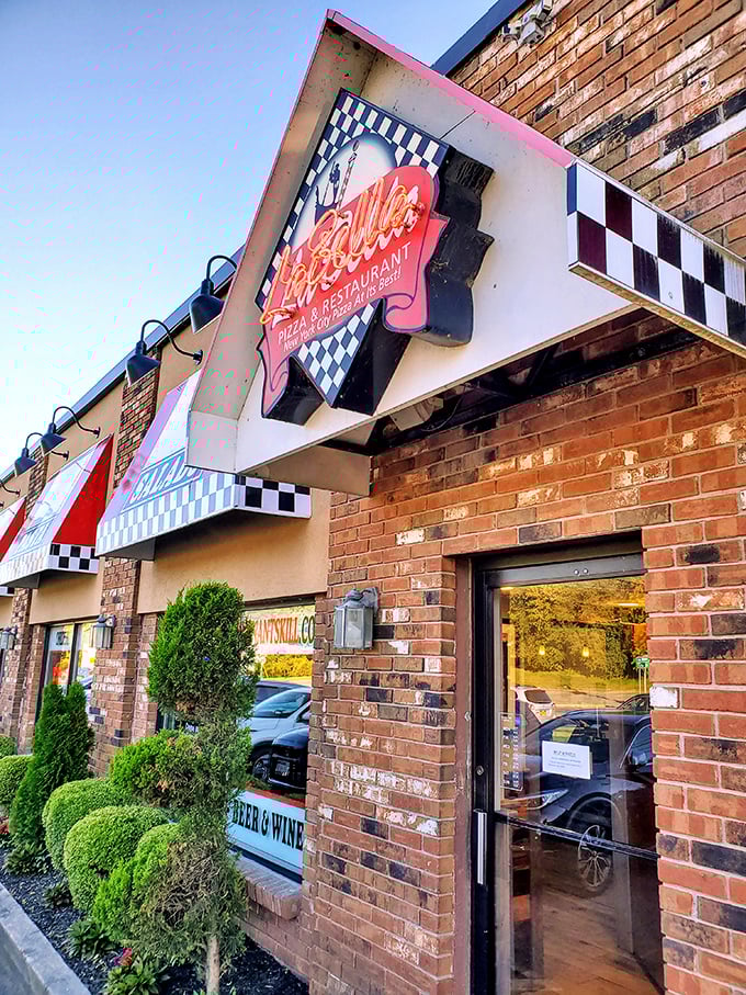 That retro facade hints at pizza recipes perfected when Elvis was still the king.