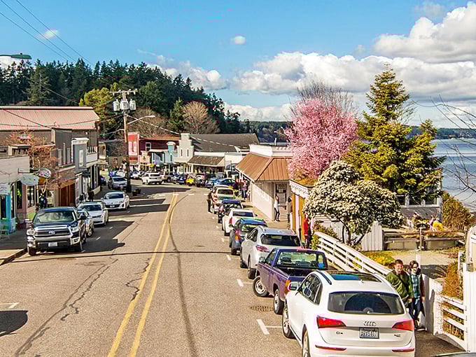 Those rolling hills and distant mountains create a postcard that never gets old.
