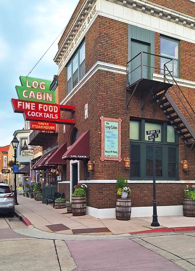 Log Cabin's vintage charm makes every steak dinner feel like a special occasion worth savoring.