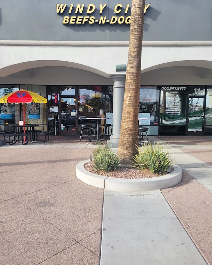 Palm trees and Italian beef shouldn't work together, but Vegas makes miracles happen daily.