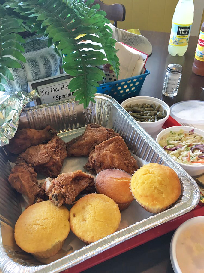 Family-style dining at its finest—fried chicken, golden cornbread muffins, and all the fixings. A feast that makes any table feel like Sunday dinner.