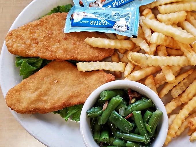 Crispy fish fillets with crinkle-cut fries and green beans – proof that sometimes the simplest pleasures are the ones that stick with you longest.