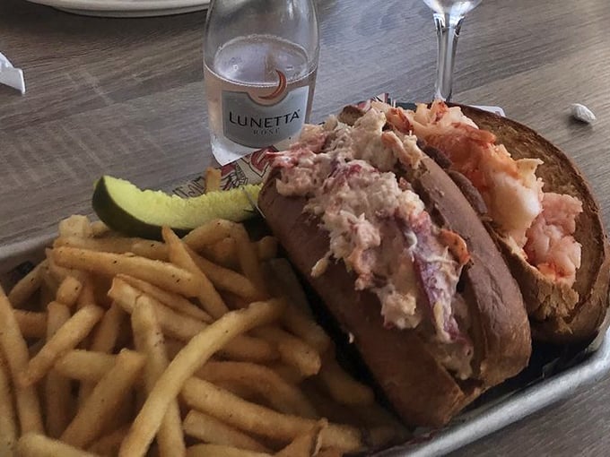 The lobster roll arrives like a celebrity—dressed simply but elegantly, letting its natural star quality shine through.