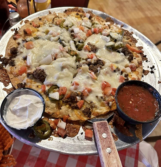This Mexican pizza could broker peace talks between Italy and Mexico – everybody wins here.