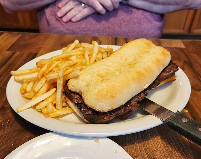 A prime rib sandwich that means business. Golden-toasted bread and perfectly crisp fries make the dynamic duo of lunch satisfaction.